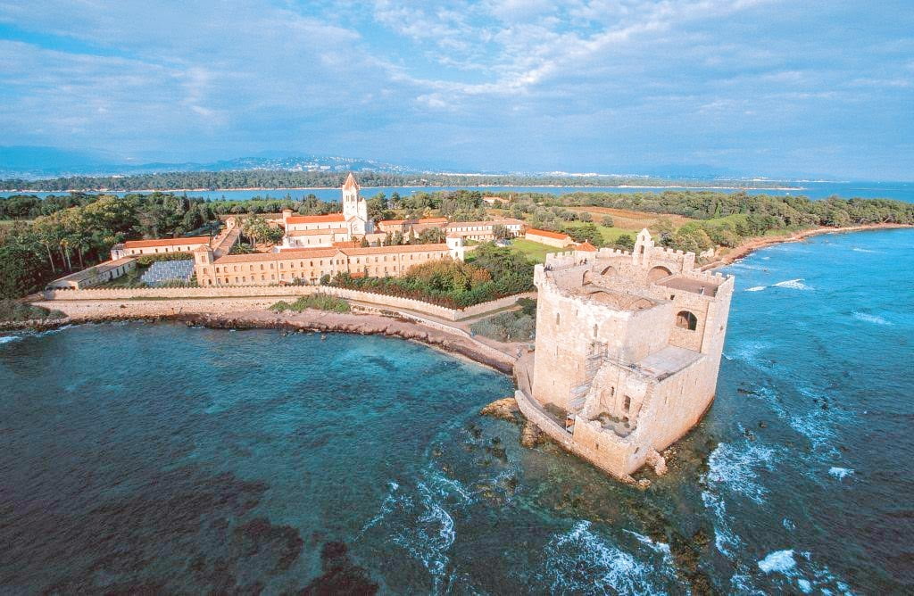 The Best Places for Water Sports on the French Riviera